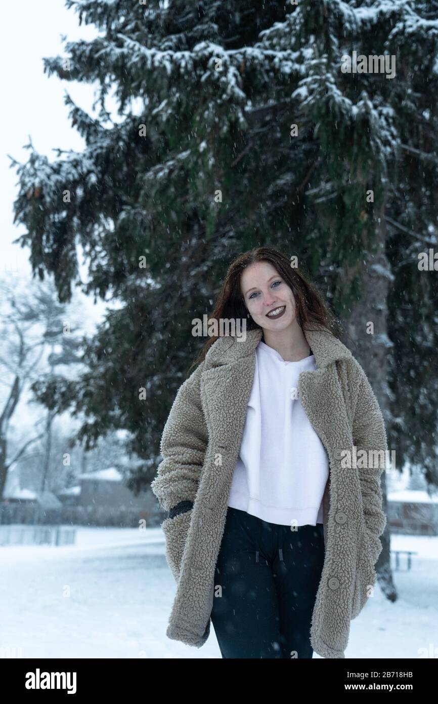 Canadian Winter Snowy Portraiture Photos, Beautiful Young Brunette ...