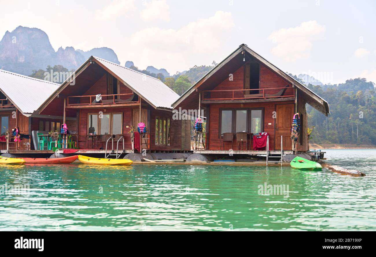 Floating Bungalows with kayaks. Khao SOK national Stock Photo - Alamy
