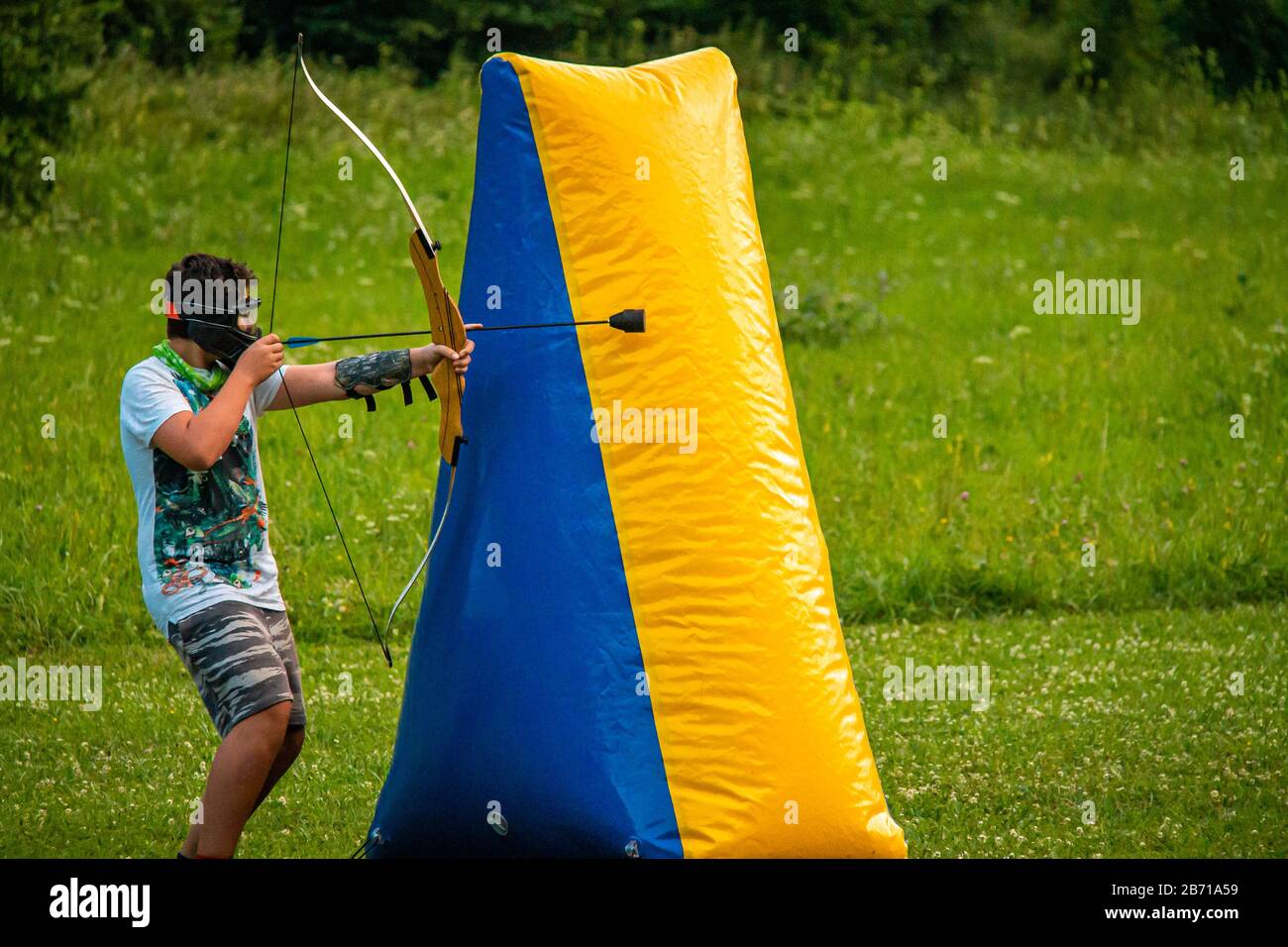 Boy archery bow arrow hi-res stock photography and images - Alamy