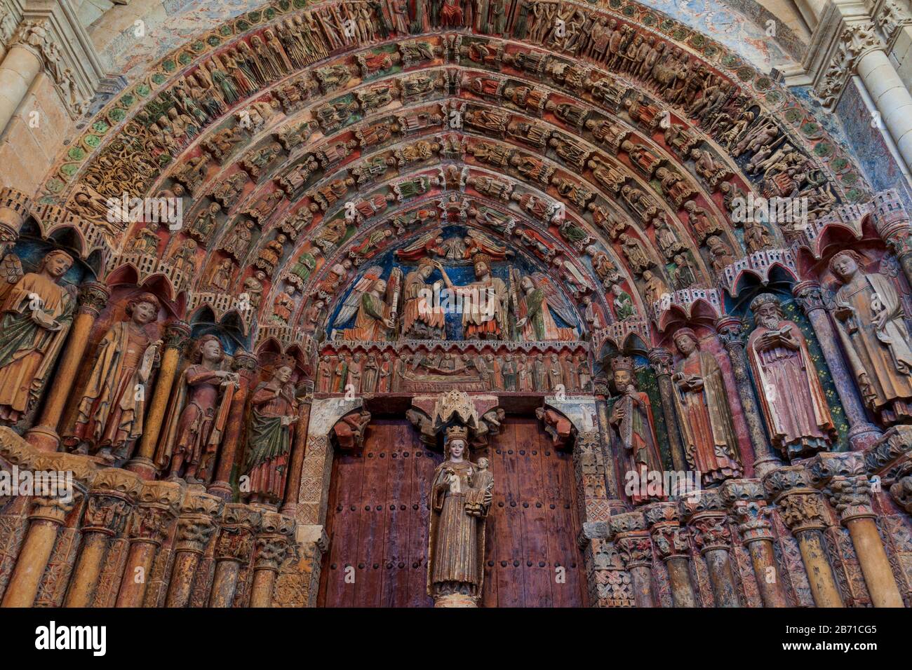 Romanesque sculptures hi-res stock photography and images - Alamy