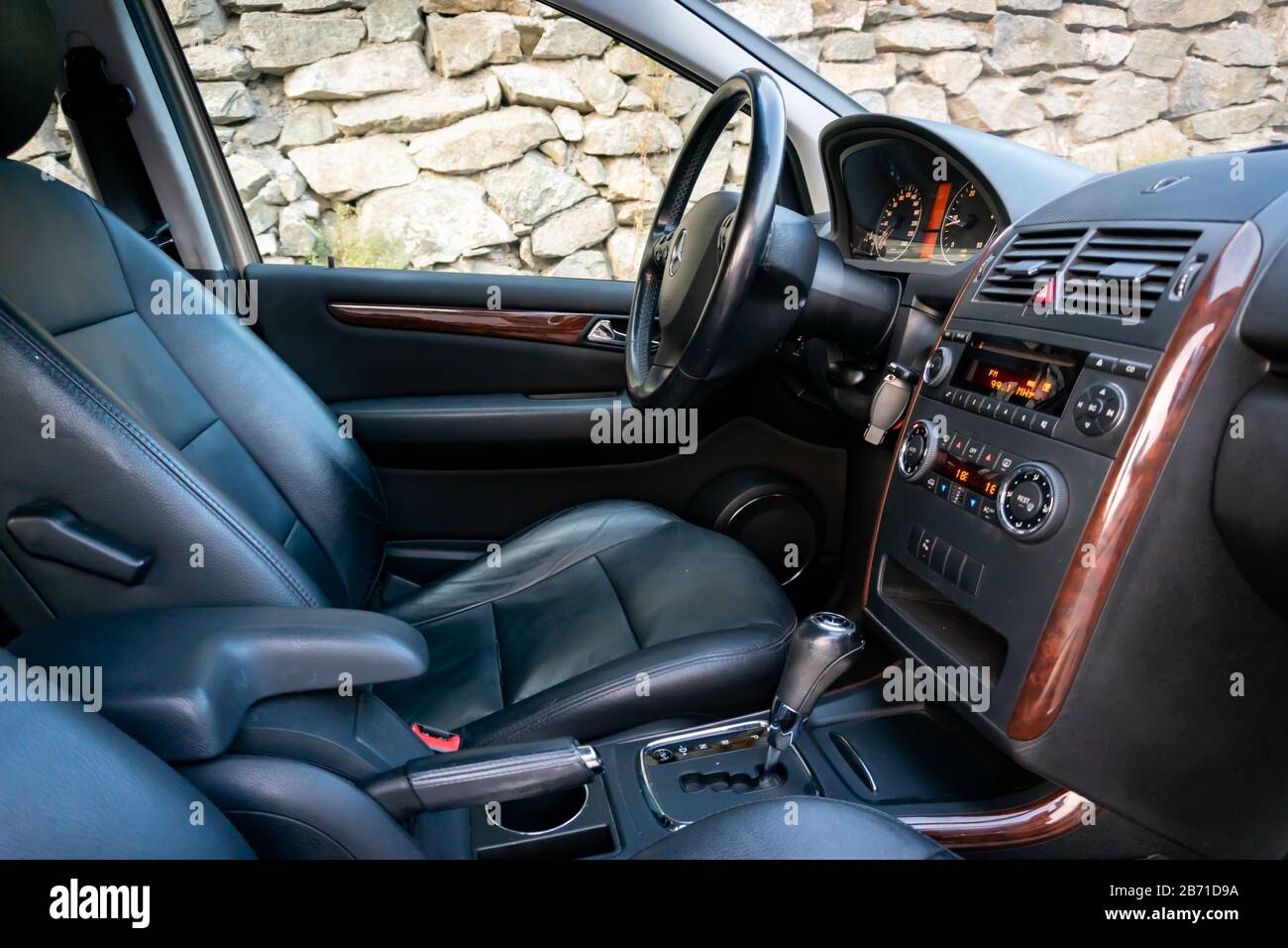 Mercedes Benz W203-year 2005, Avantgarde equipment, black metallic ...