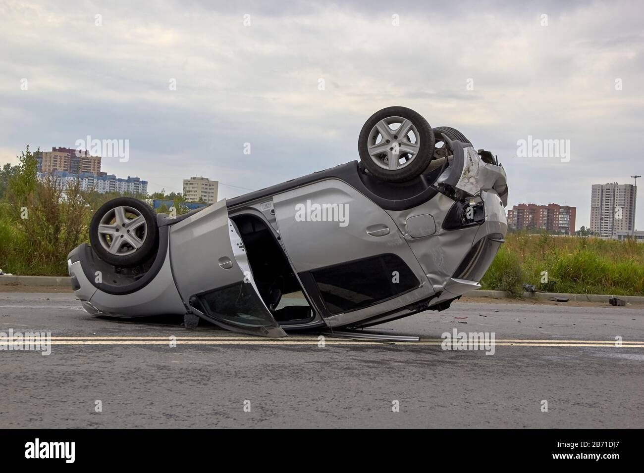 car crash accident on the road in the big city Stock Photo - Alamy