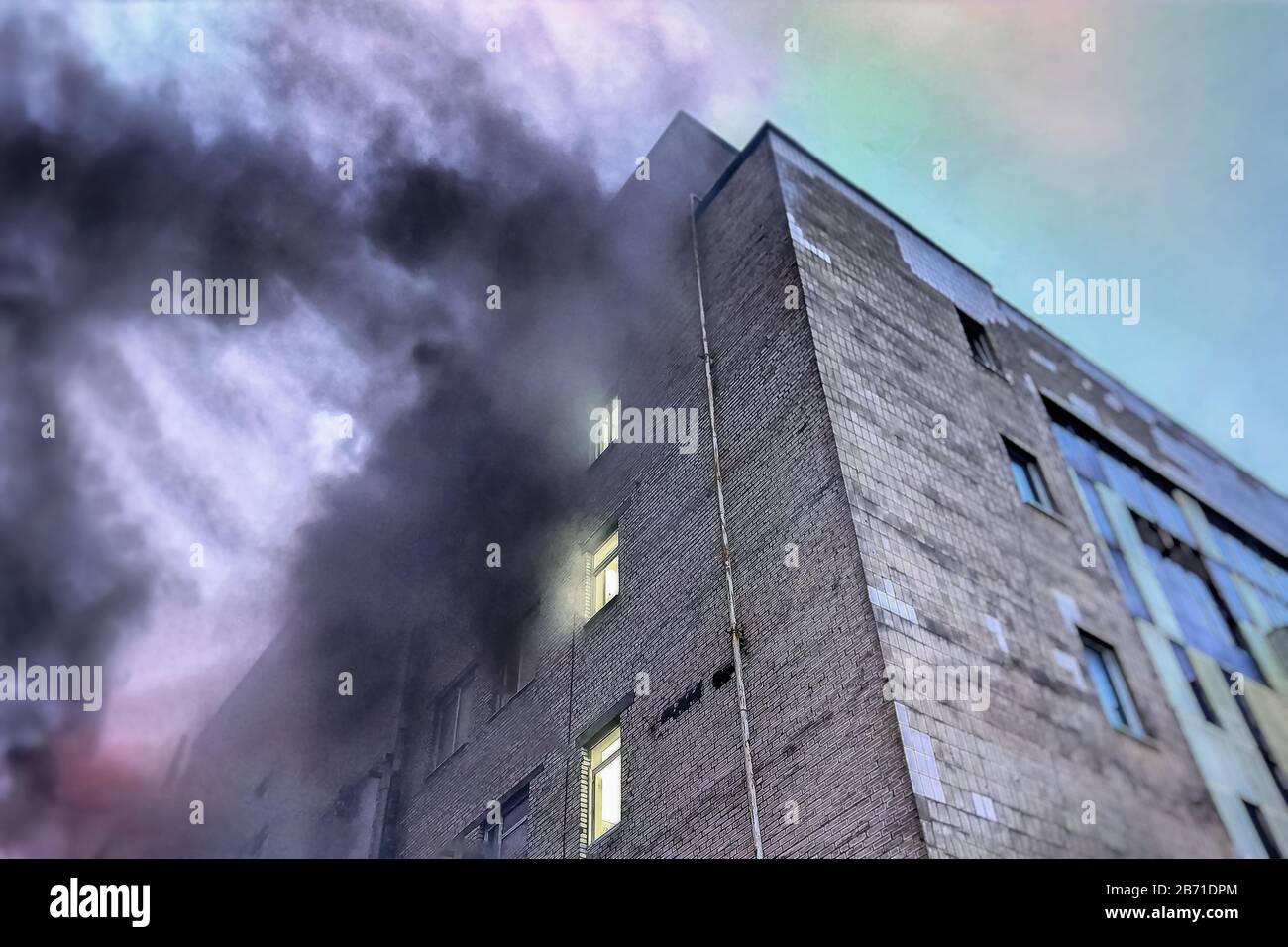 fire in the building on the third and fourth floor, the fire brigade ...