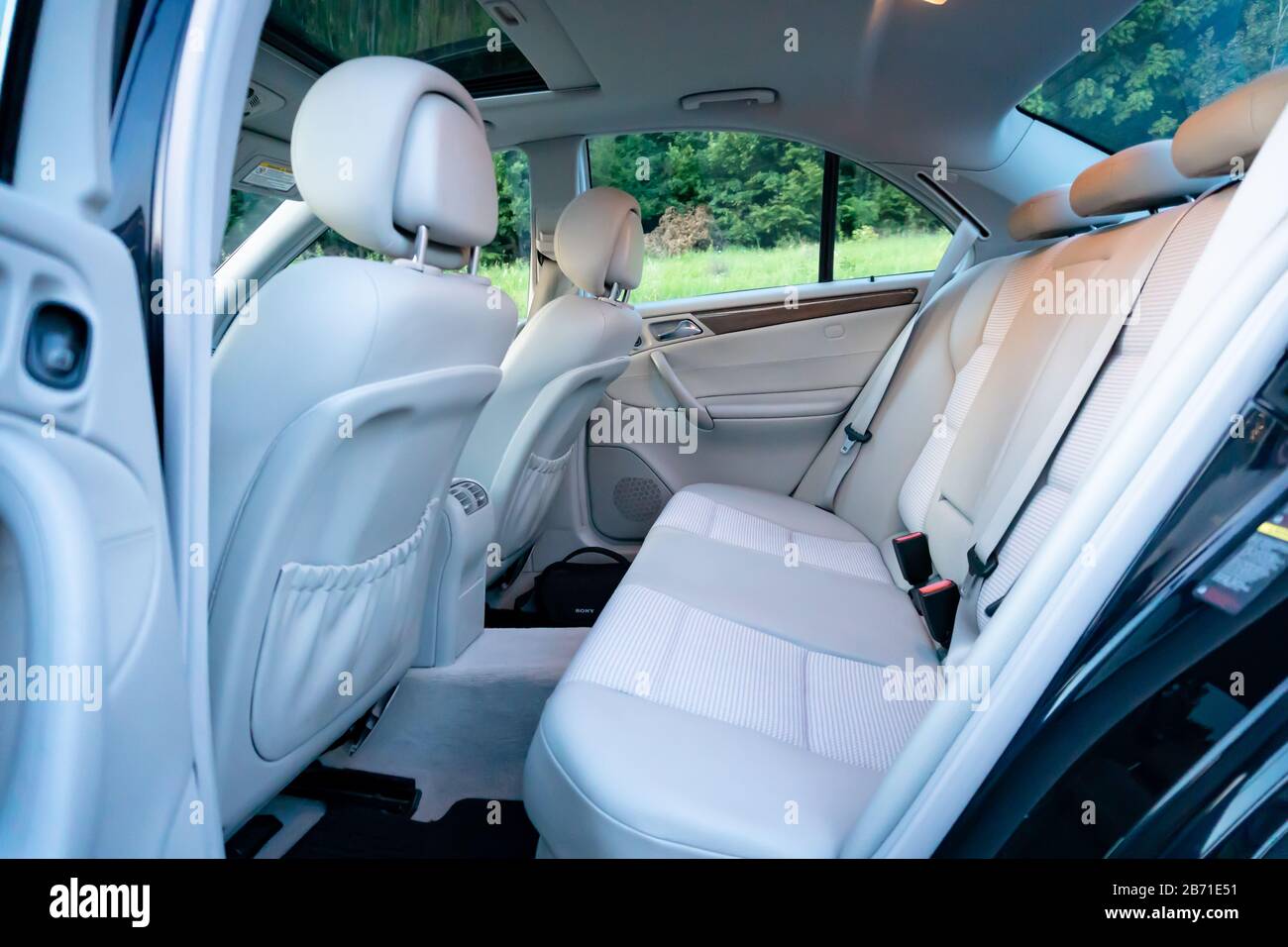 W203 mercedes hi-res stock photography and images - Alamy