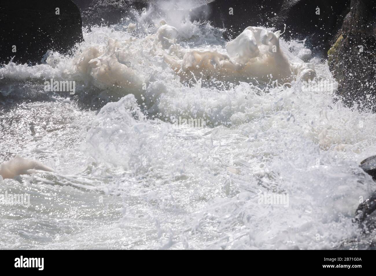 Frothy surf at Muriwai beach on New Zealand's north island Stock Photo ...