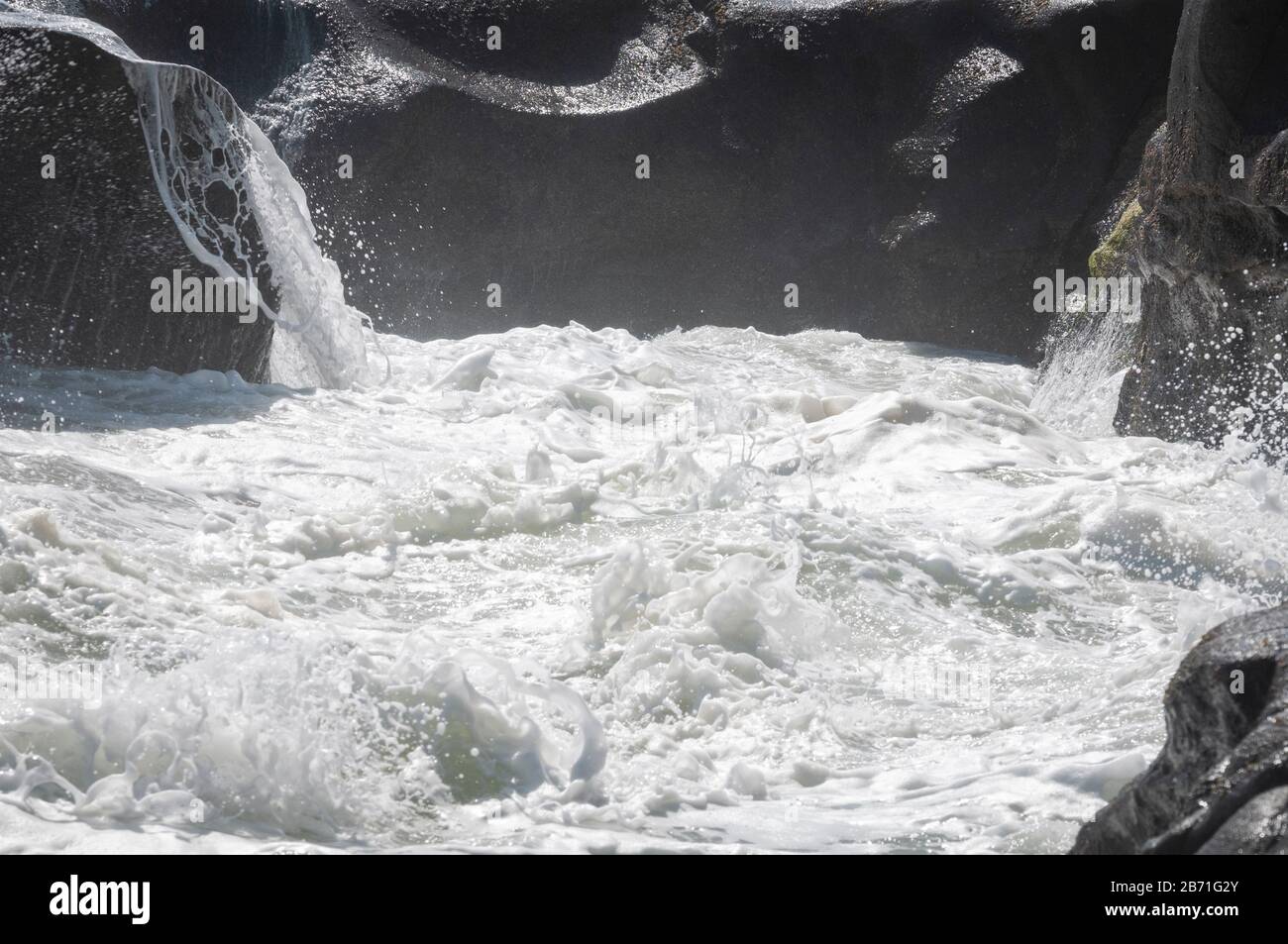 Frothy surf at Muriwai beach on New Zealand's north island Stock Photo ...