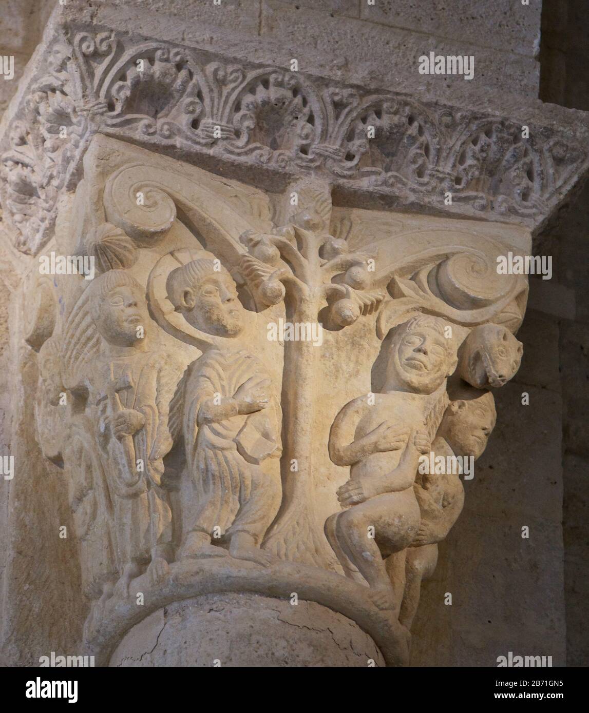 Romanesque architecture and sculpture hi-res stock photography and ...