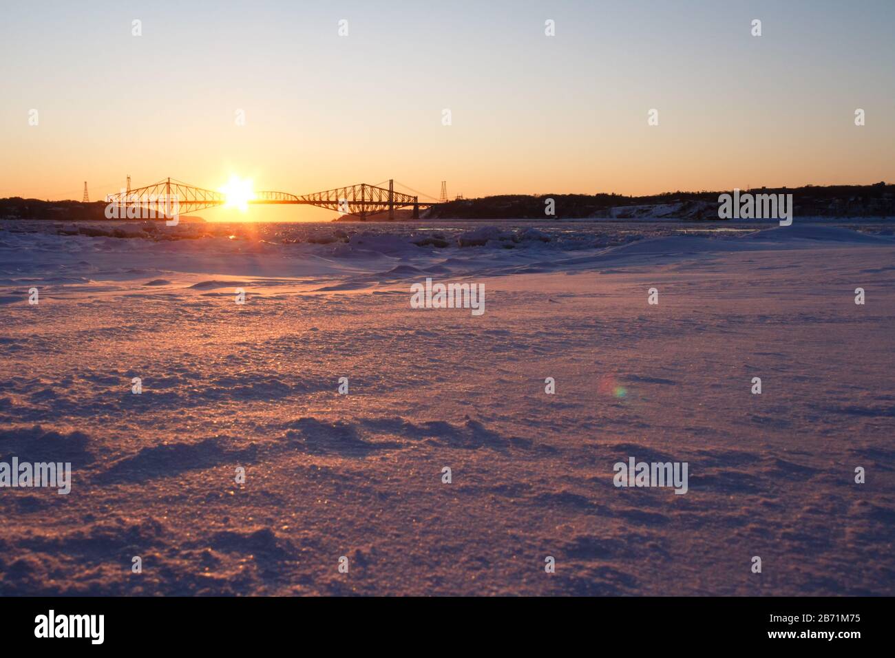 Scène de pont hi-res stock photography and images - Alamy
