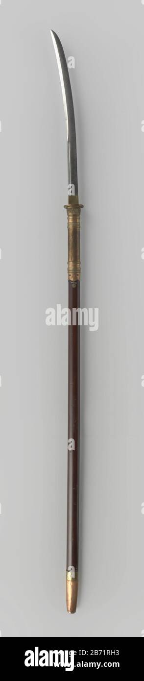 Lans behorend bij wapenrek van Cornelis Tromp Lans met gelakte houten ...