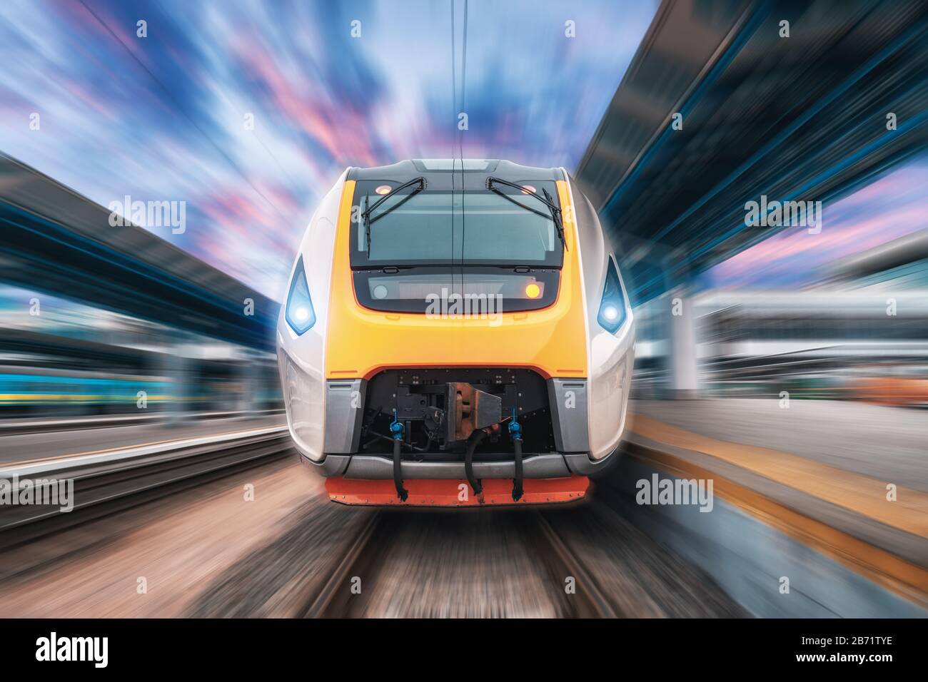 Front of train station hi-res stock photography and images - Alamy