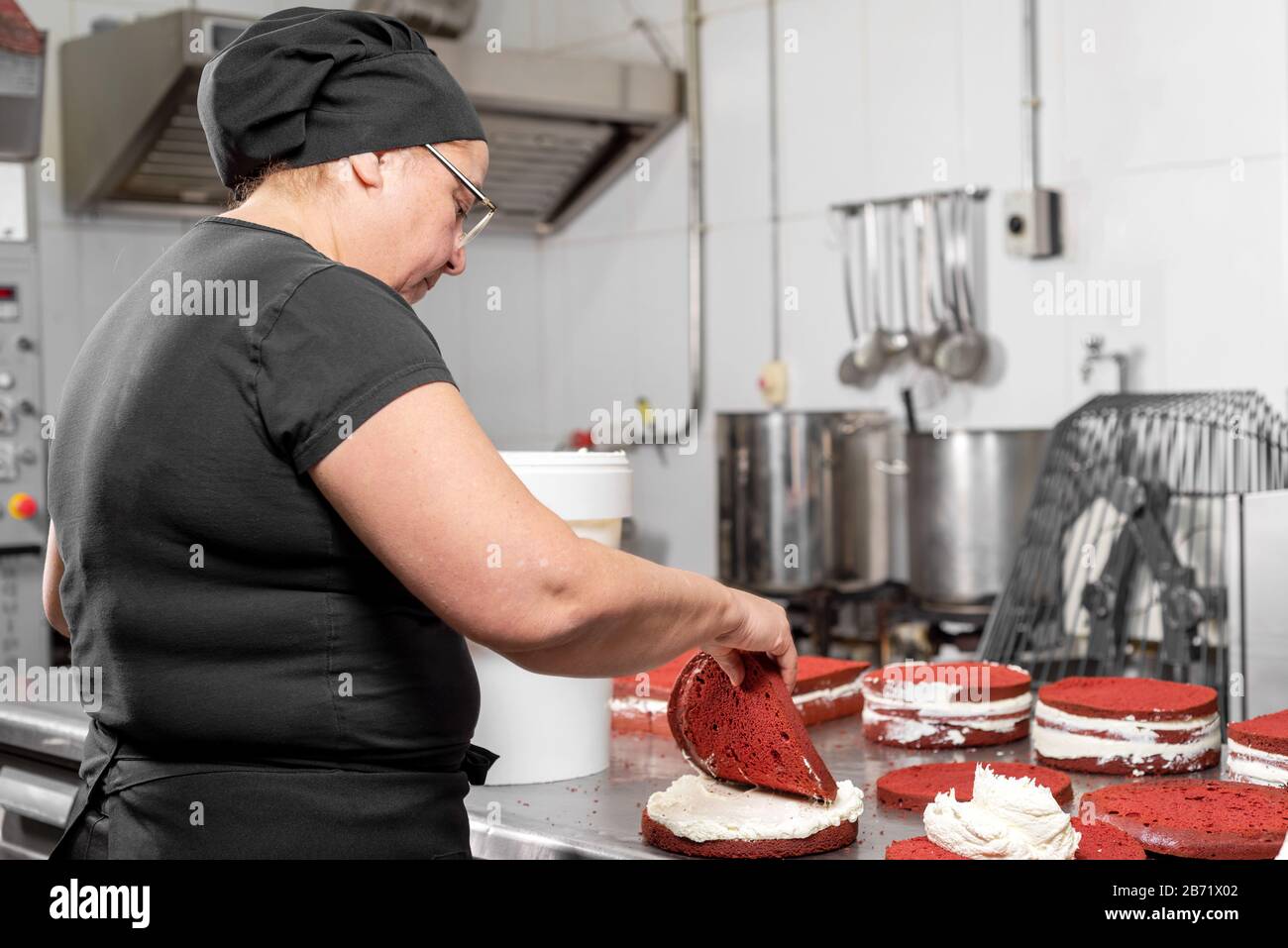 Woman pastry chef making cakes at the pastry shop Stock Photo - Alamy