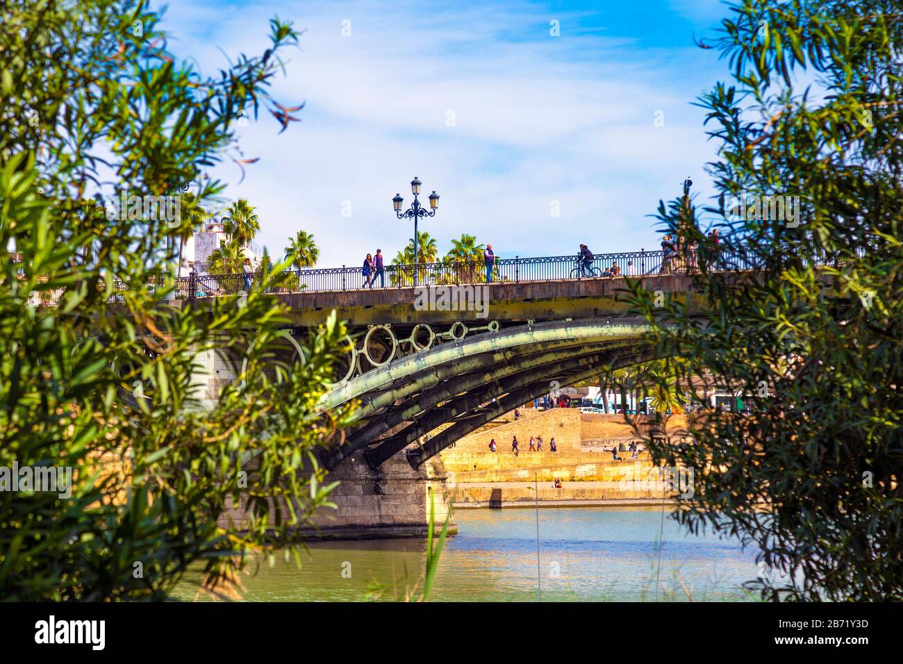 Puente de isabel ii puente hi-res stock photography and images - Alamy