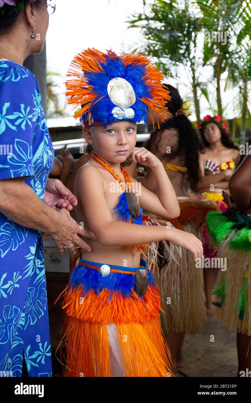 Cook islands skirt hi-res stock photography and images - Alamy