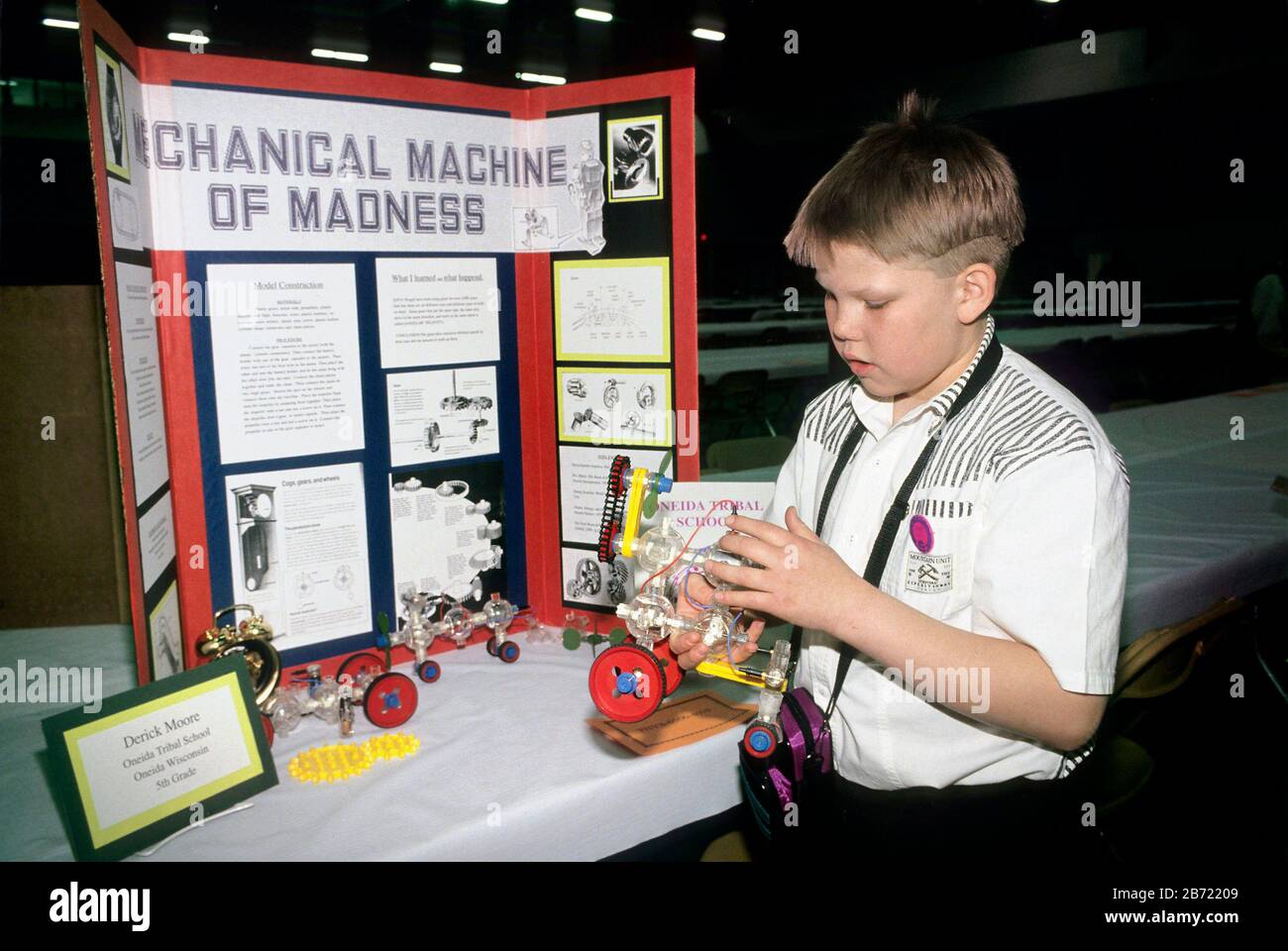 Albuquerque, New Mexico: Young student looks at project on display at ...