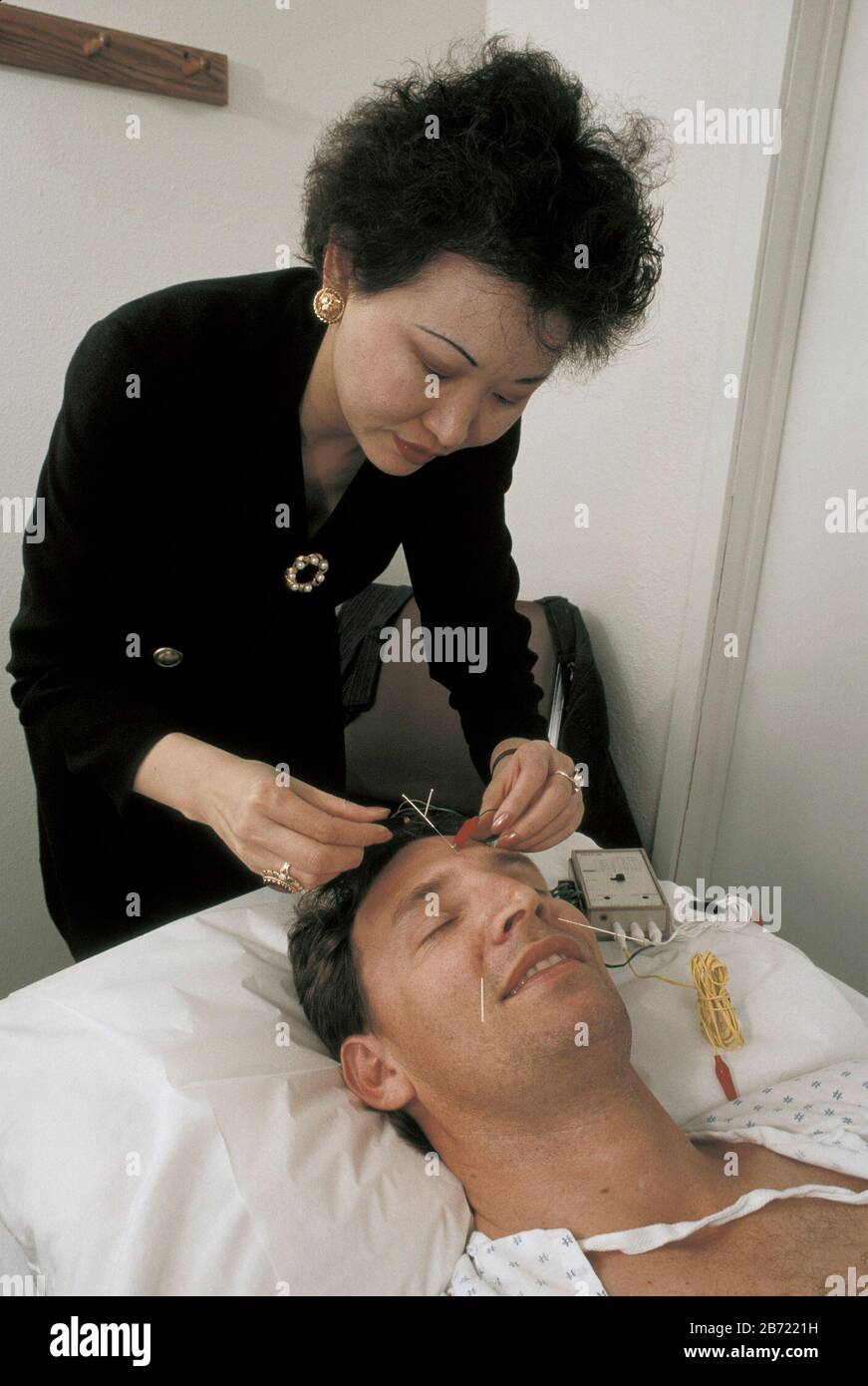 An acupuncturist with his patient, hi-res stock photography and images ...