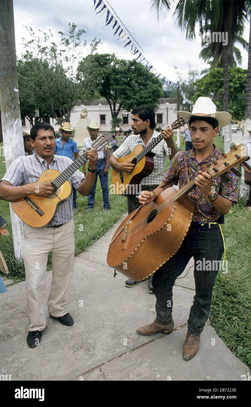 Musicians instruments hi-res stock photography and images - Alamy