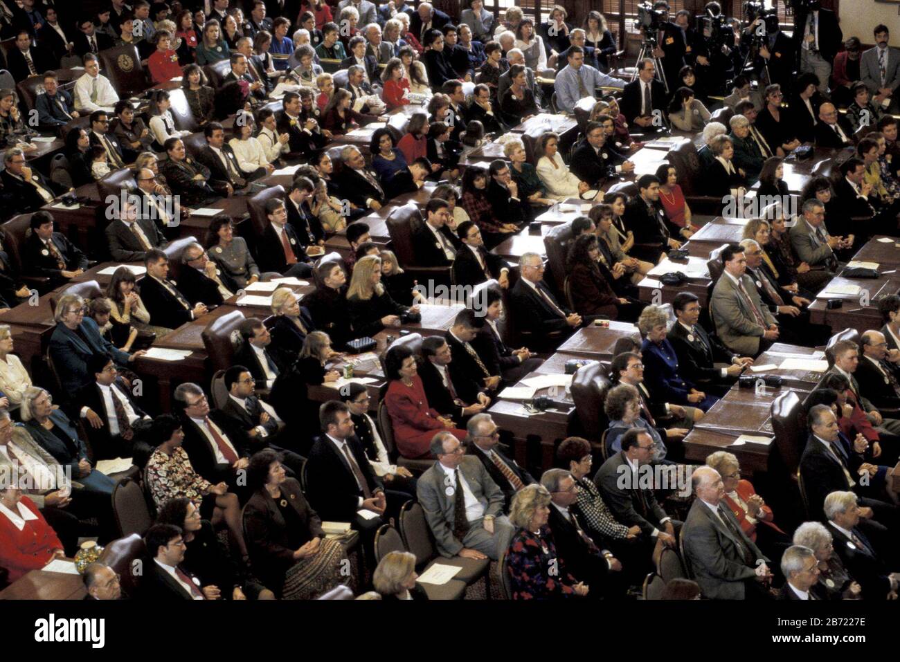 Crowd floor hi-res stock photography and images - Alamy