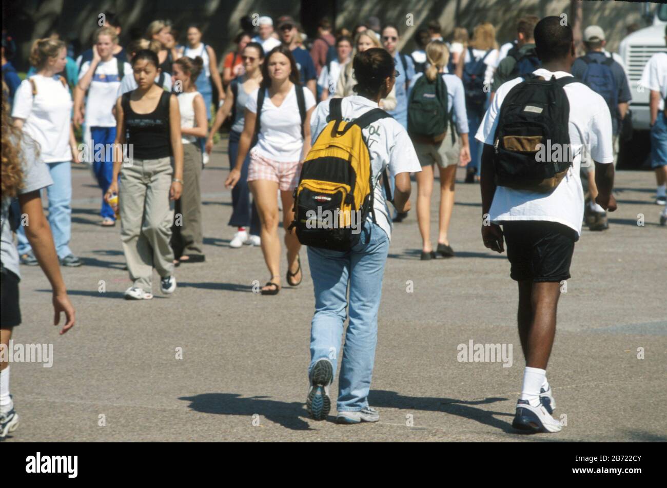Campus crowd hi-res stock photography and images - Alamy