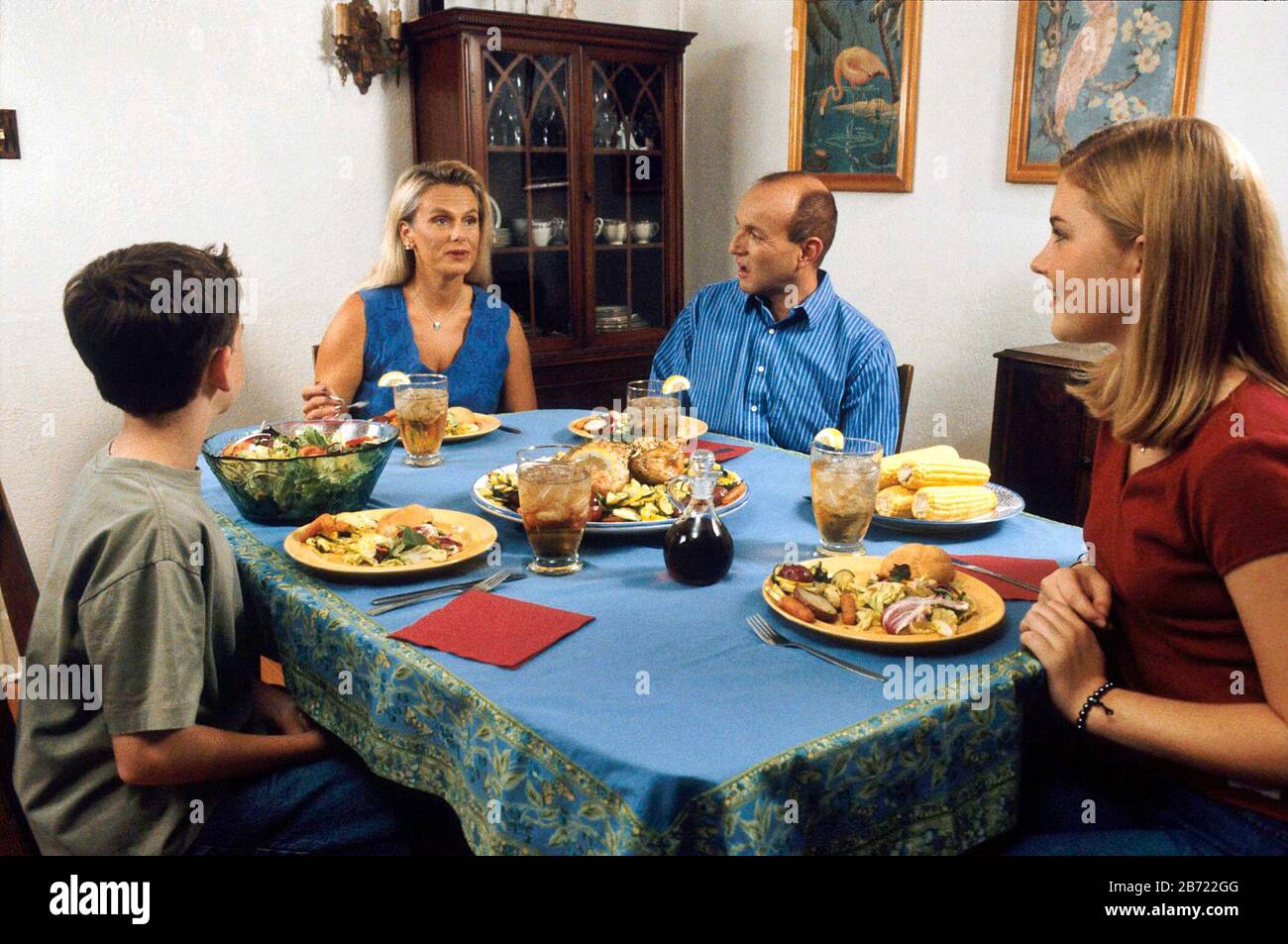 White middle class family at dinner table hi-res stock photography and ...