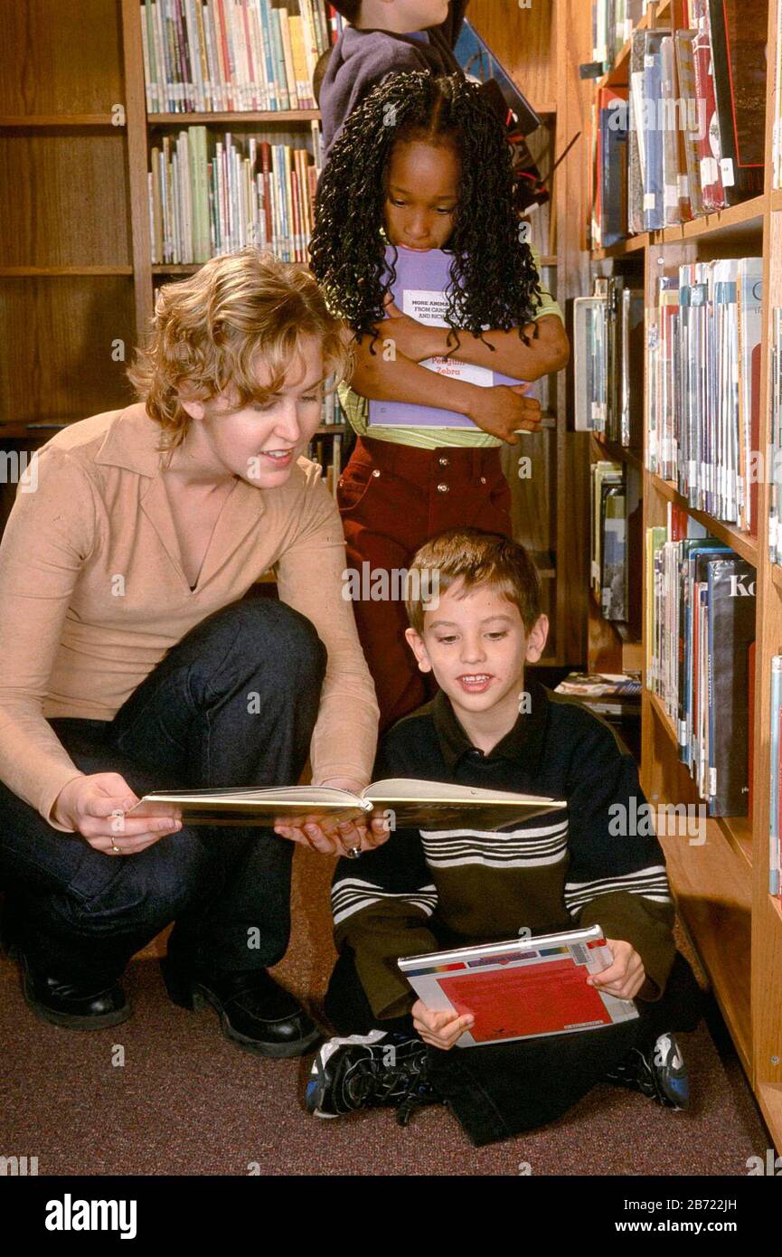 School librarian children hi-res stock photography and images - Alamy