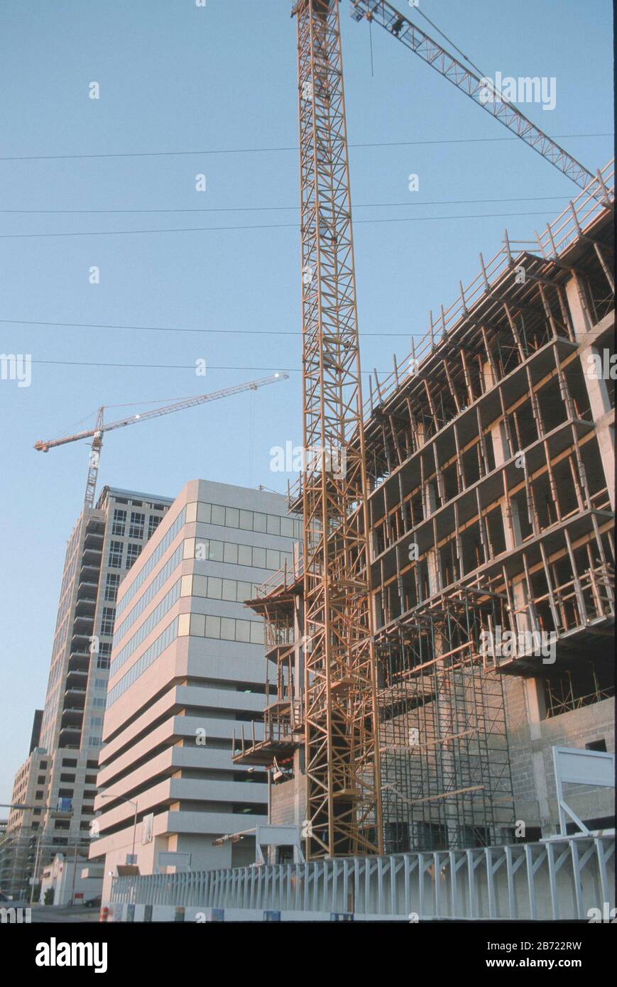 Austin, Texas USA, 2001: Condominium project under construction in ...