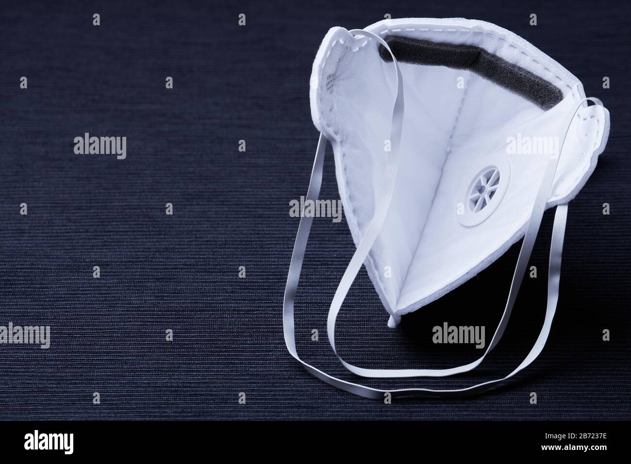 Sars cov 2 virus particle hi-res stock photography and images - Alamy