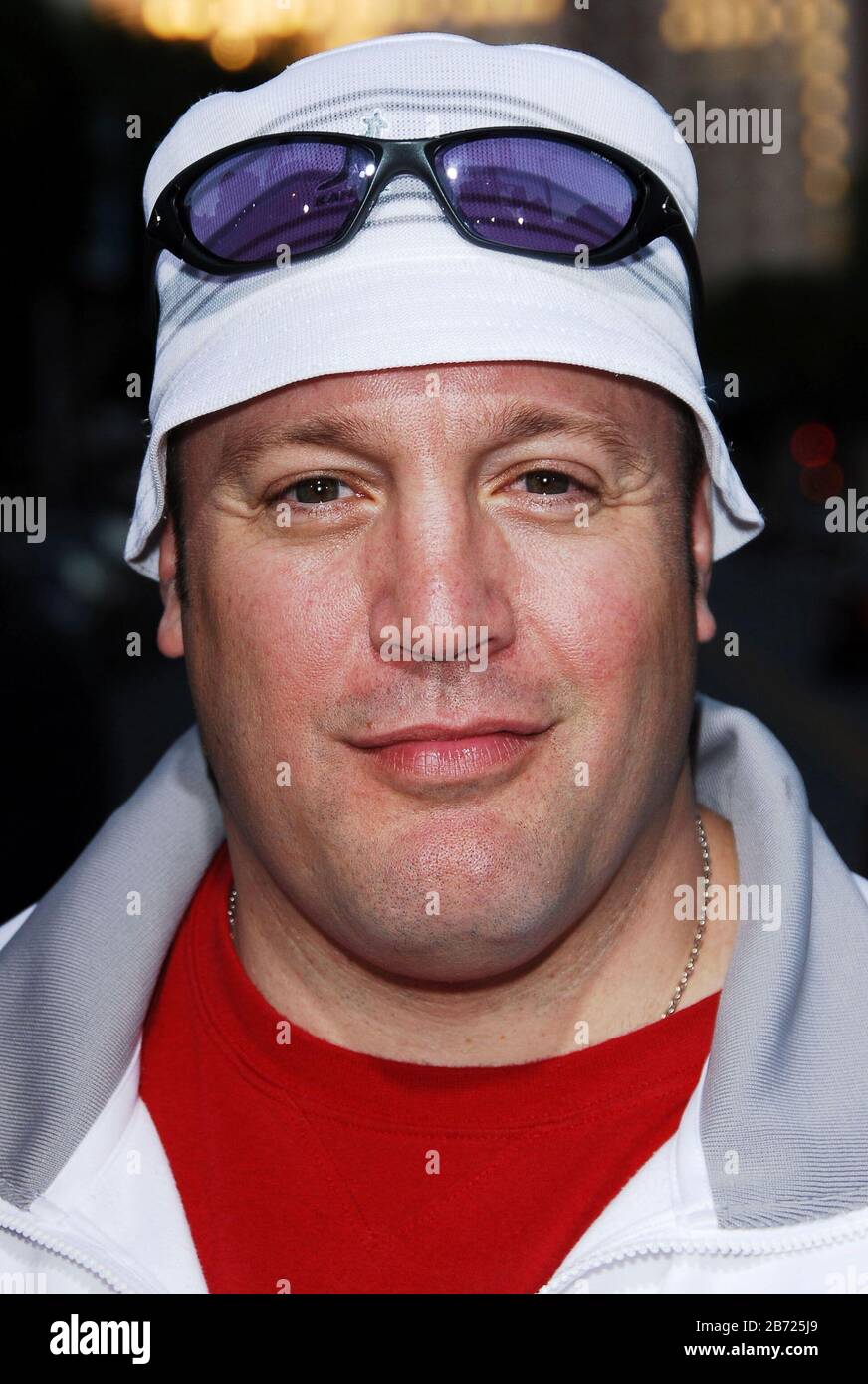 Kevin james los angeles premiere hi-res stock photography and images ...