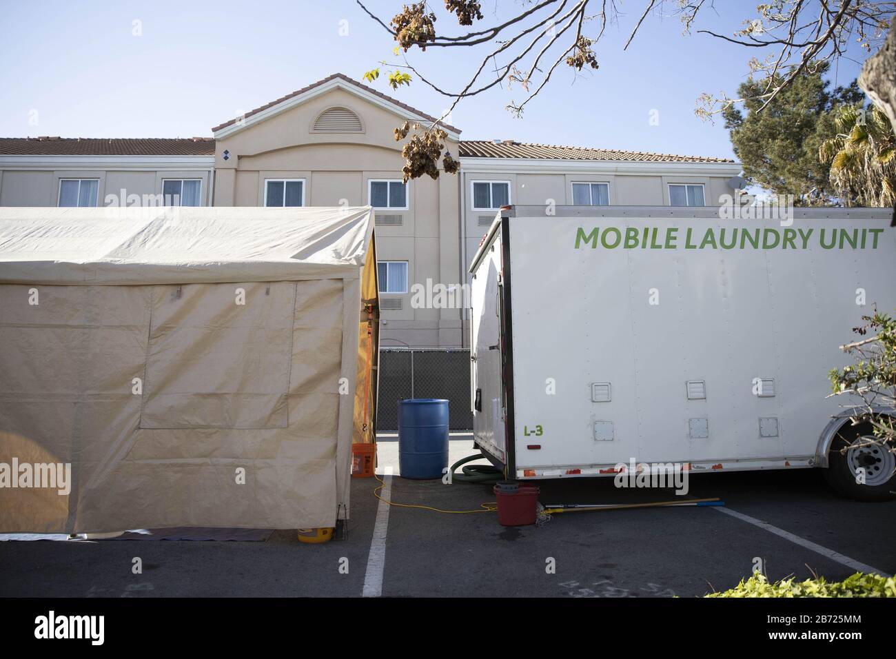 Mobile laundry unit hi-res stock photography and images - Alamy
