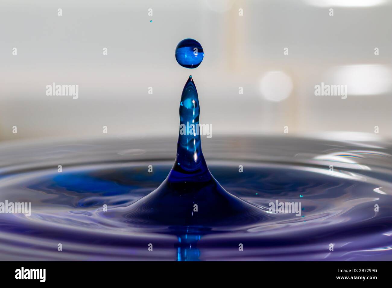 Water droplet ripples above hi-res stock photography and images - Alamy