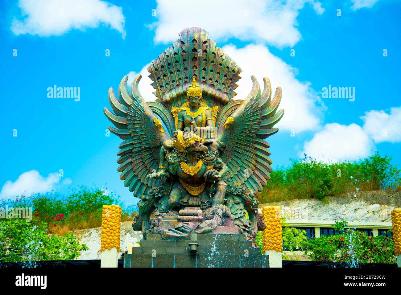Balinese garuda statue hi-res stock photography and images - Alamy