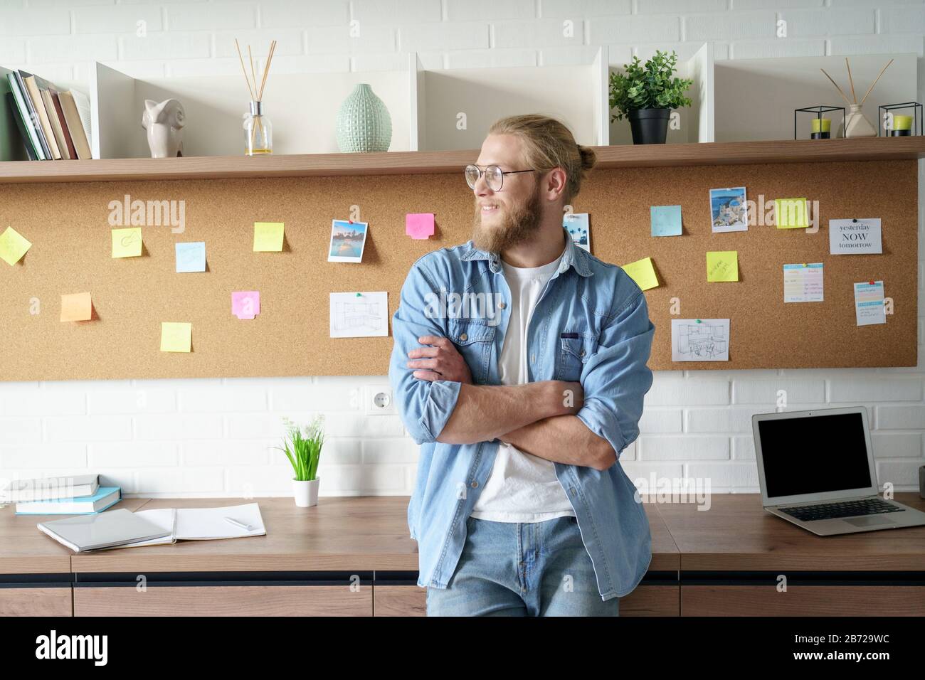 Digital sticky notes hi-res stock photography and images - Alamy