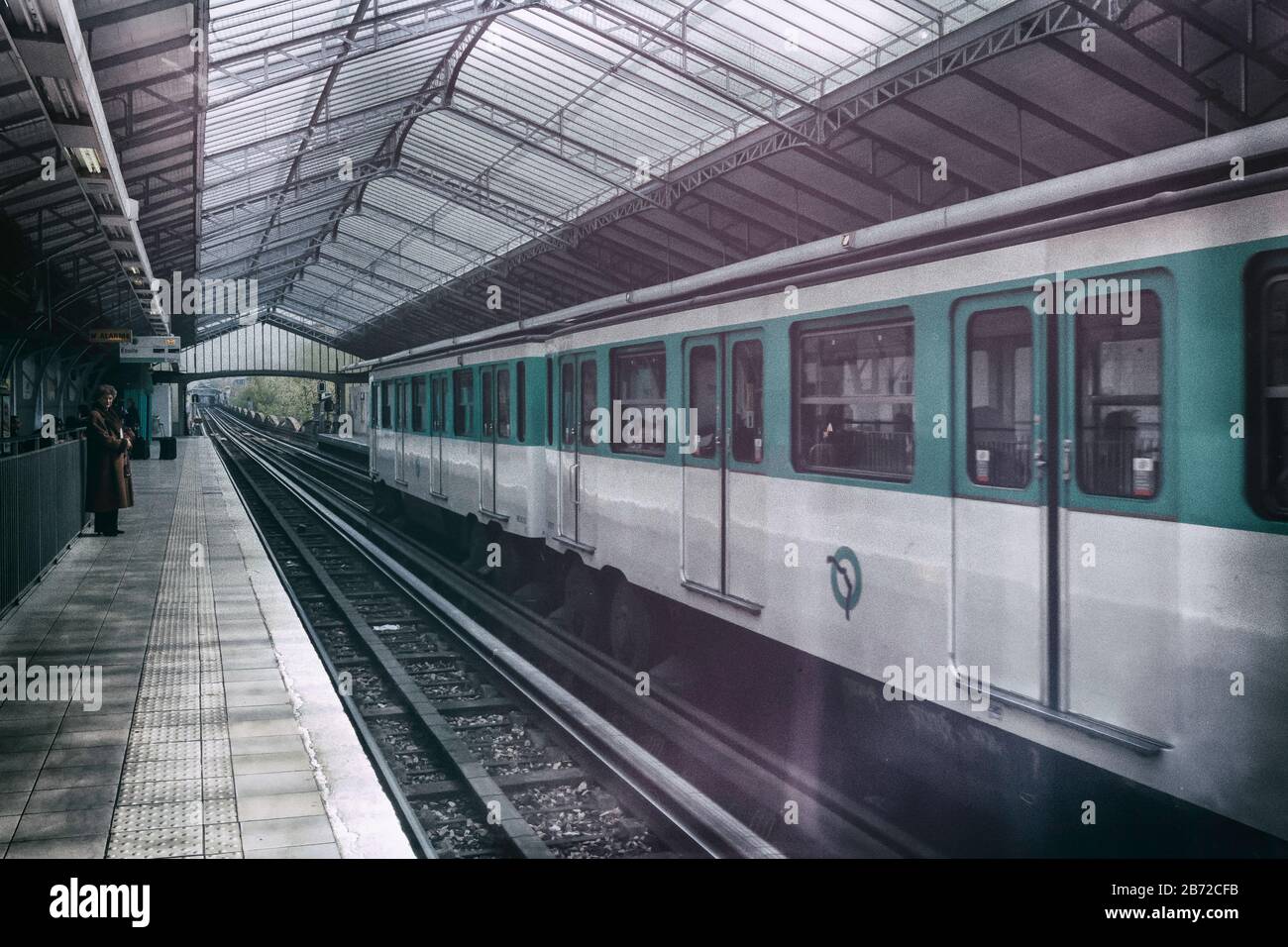 Ligne 6 metro hi-res stock photography and images - Alamy