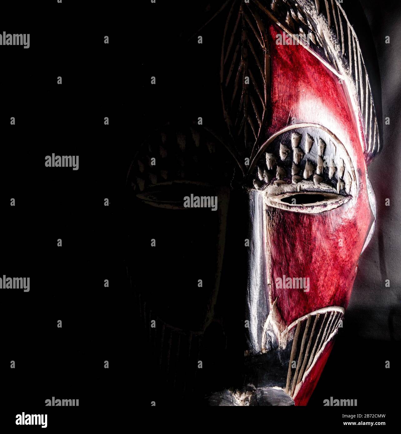 Tribal mask africa hi-res stock photography and images - Alamy