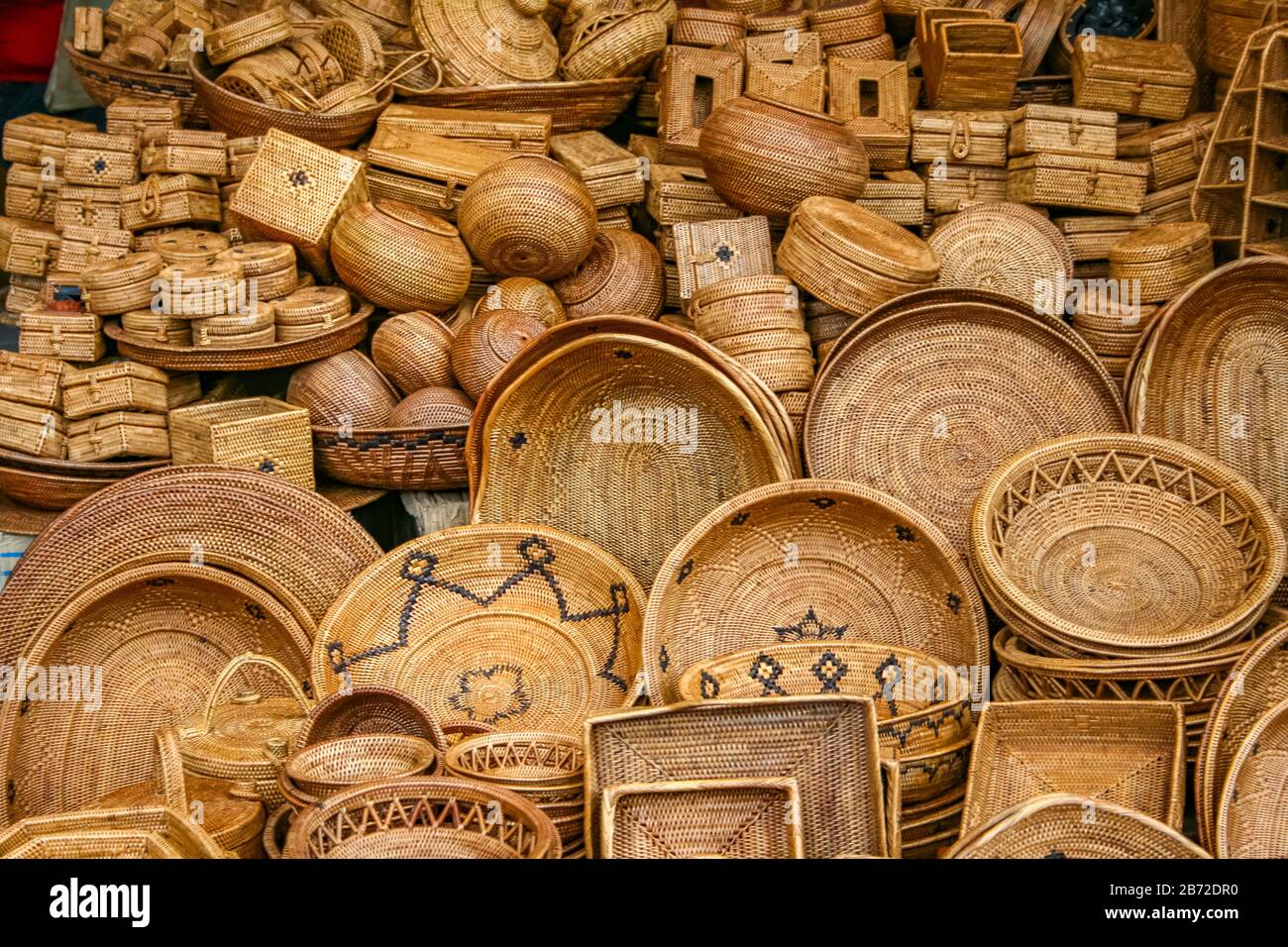 Plaited wicker basket hi-res stock photography and images - Alamy