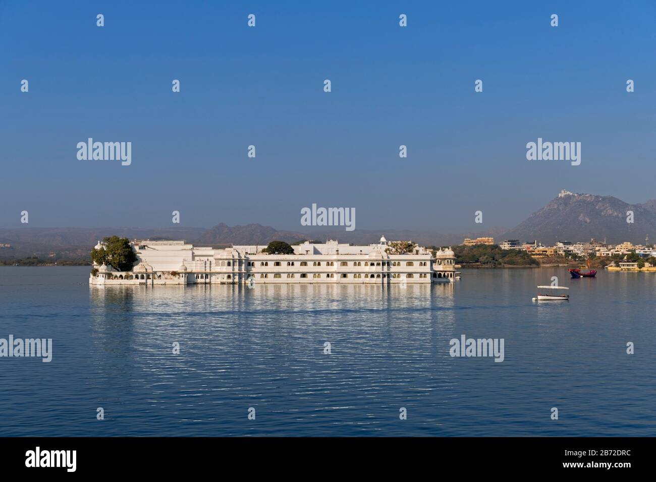 Lake palace hi-res stock photography and images - Alamy