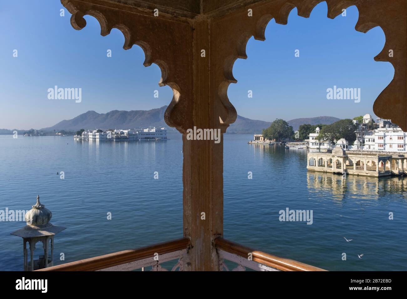 View to Lake Pichola and Lake Palace Udaipur Rajasthan India Stock ...