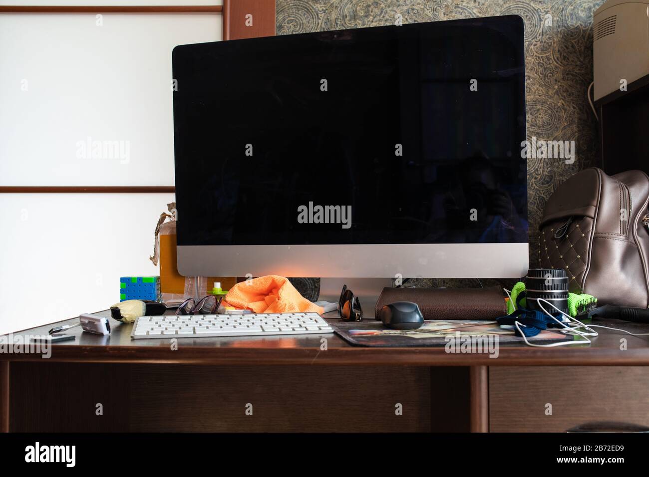 Untidy workplace hi-res stock photography and images - Alamy