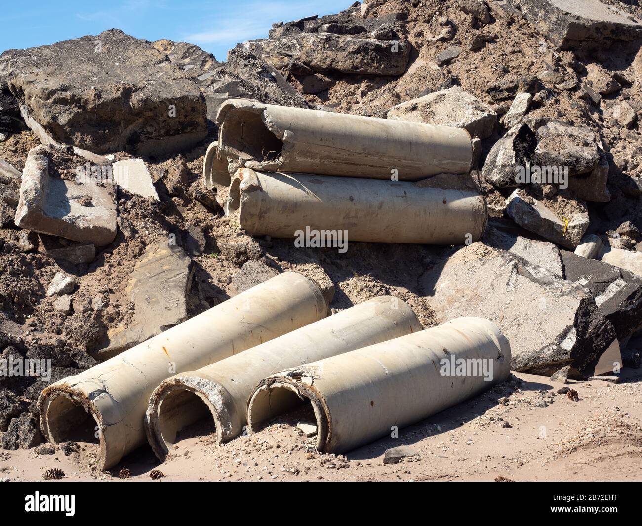 Asphalt tarmac chunks hi-res stock photography and images - Alamy