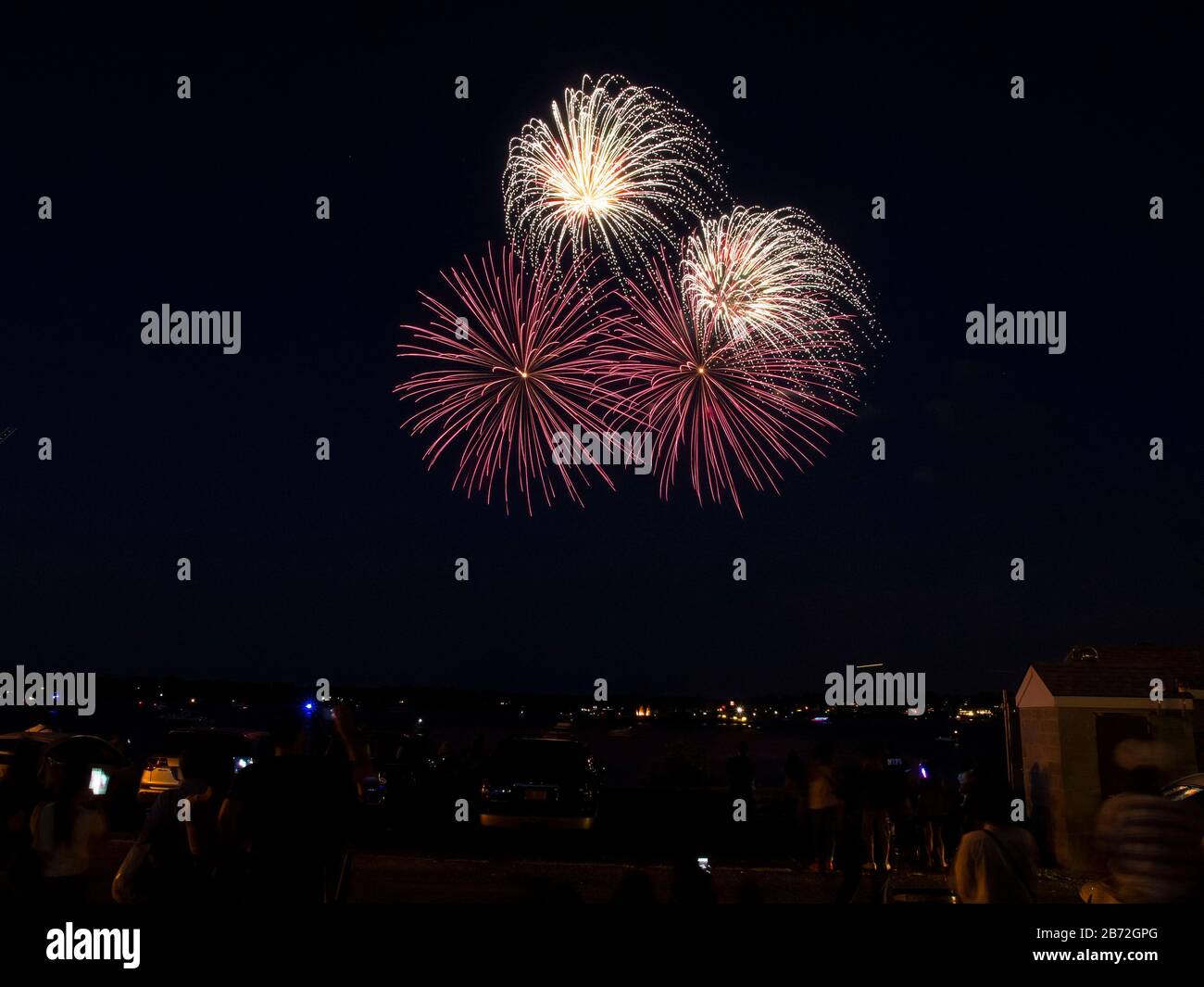 Colorful fireworks bursting night sky hi-res stock photography and ...