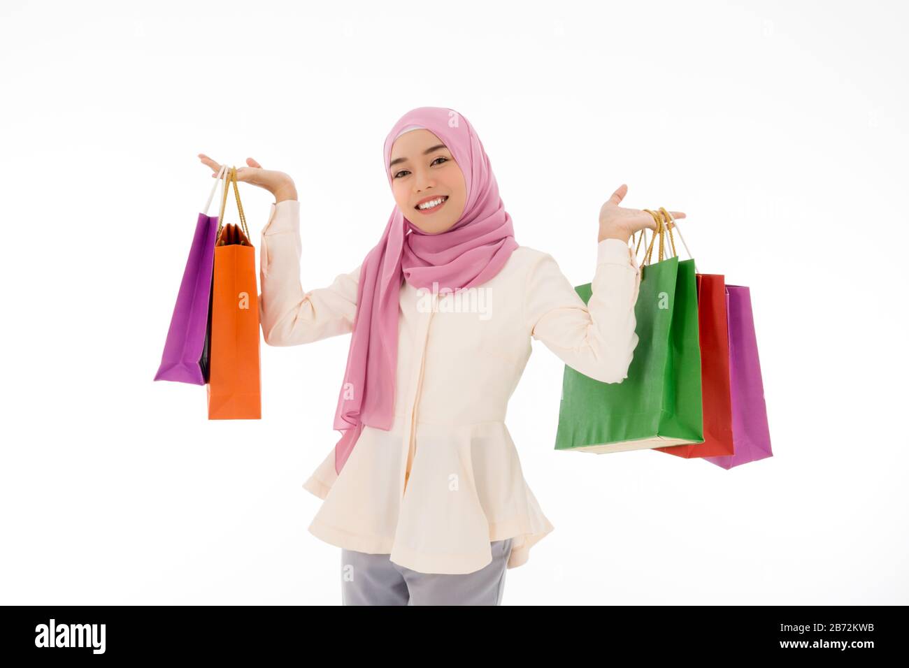Muslim woman shopping hijab hi-res stock photography and images - Alamy