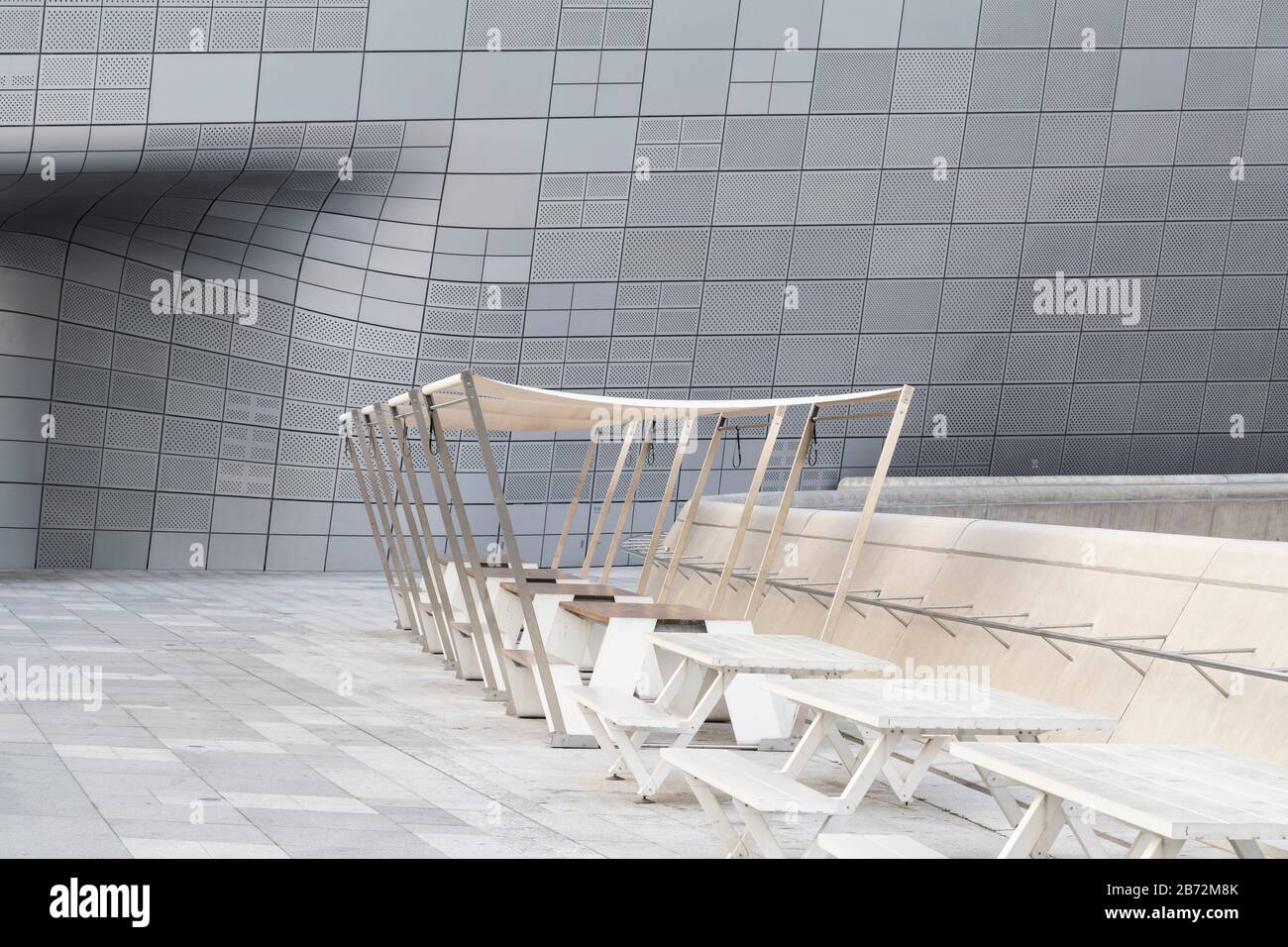 Modern architecture dongdaemun design hi-res stock photography and ...