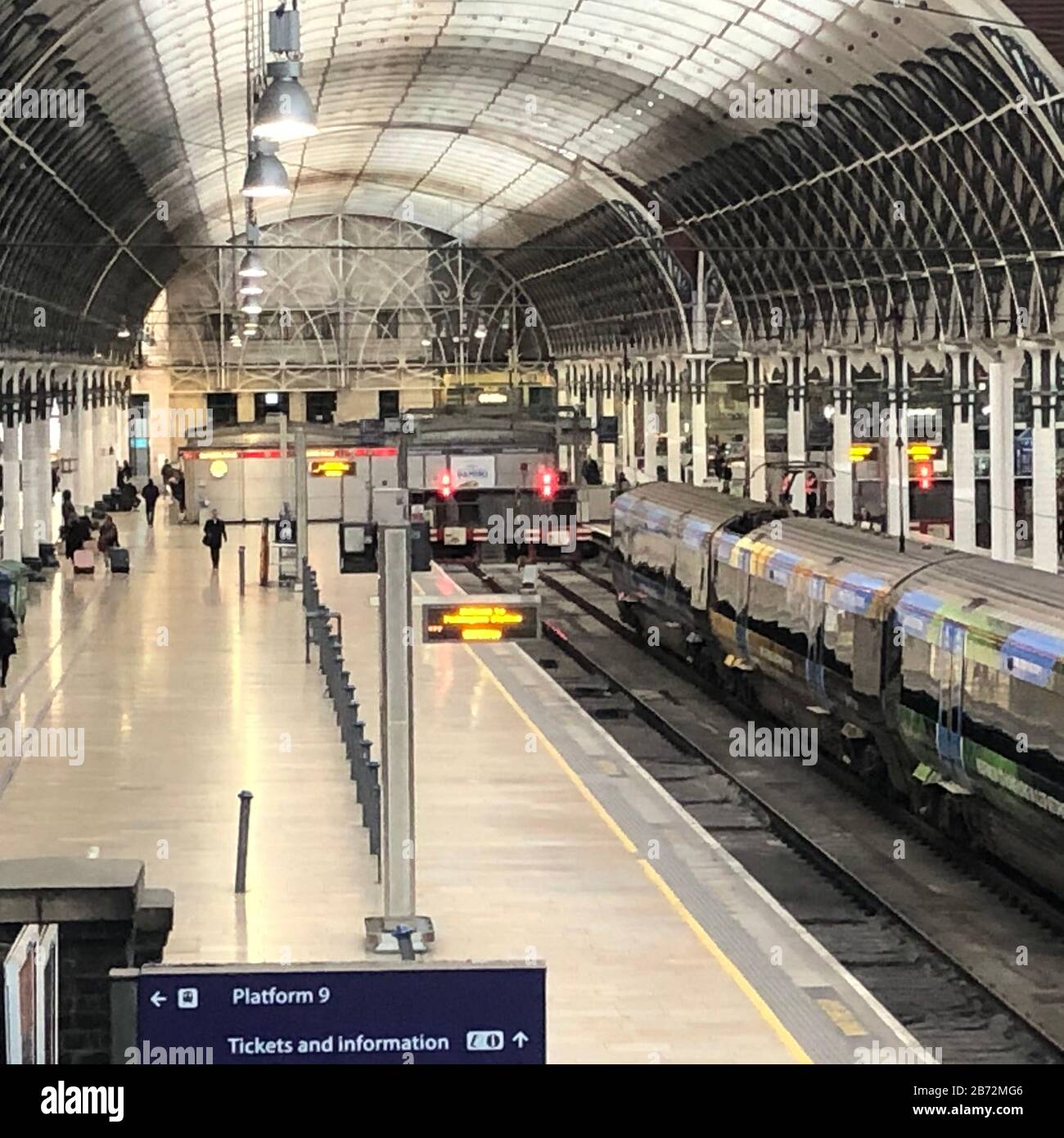 Empty paddington platform hi-res stock photography and images - Alamy