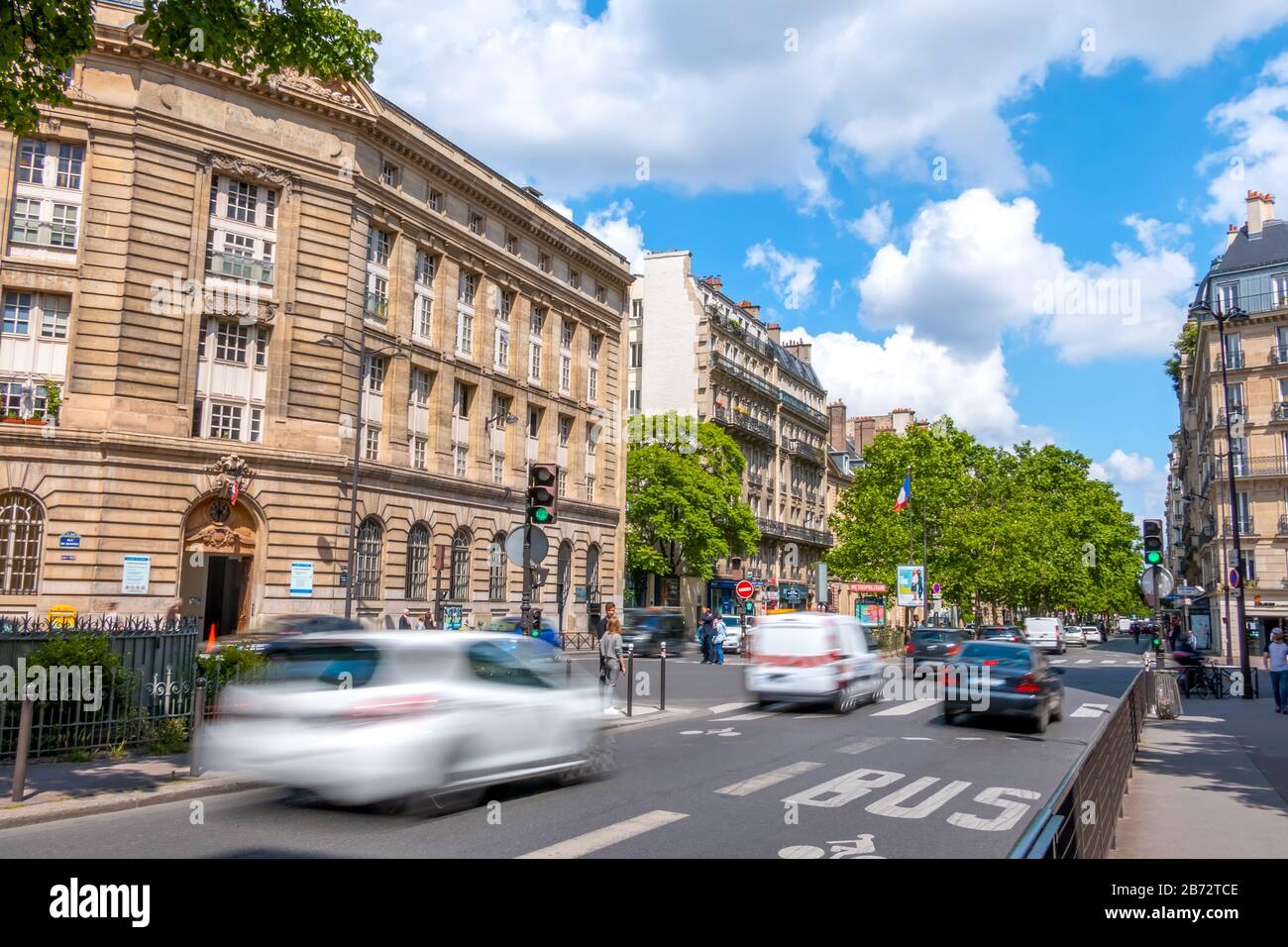 View pedestrian street in paris hi-res stock photography and images - Alamy