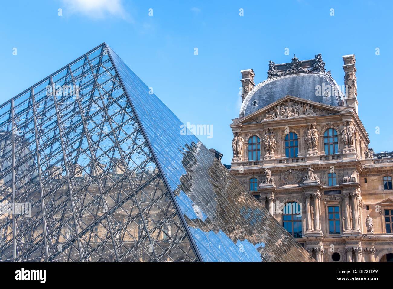 Glass Building Entrance Exterior High Resolution Stock Photography and Images - Alamy