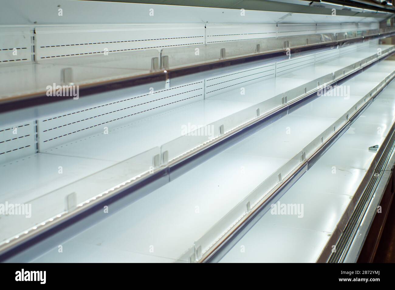 Grocery store shelf white empty hi-res stock photography and images - Alamy
