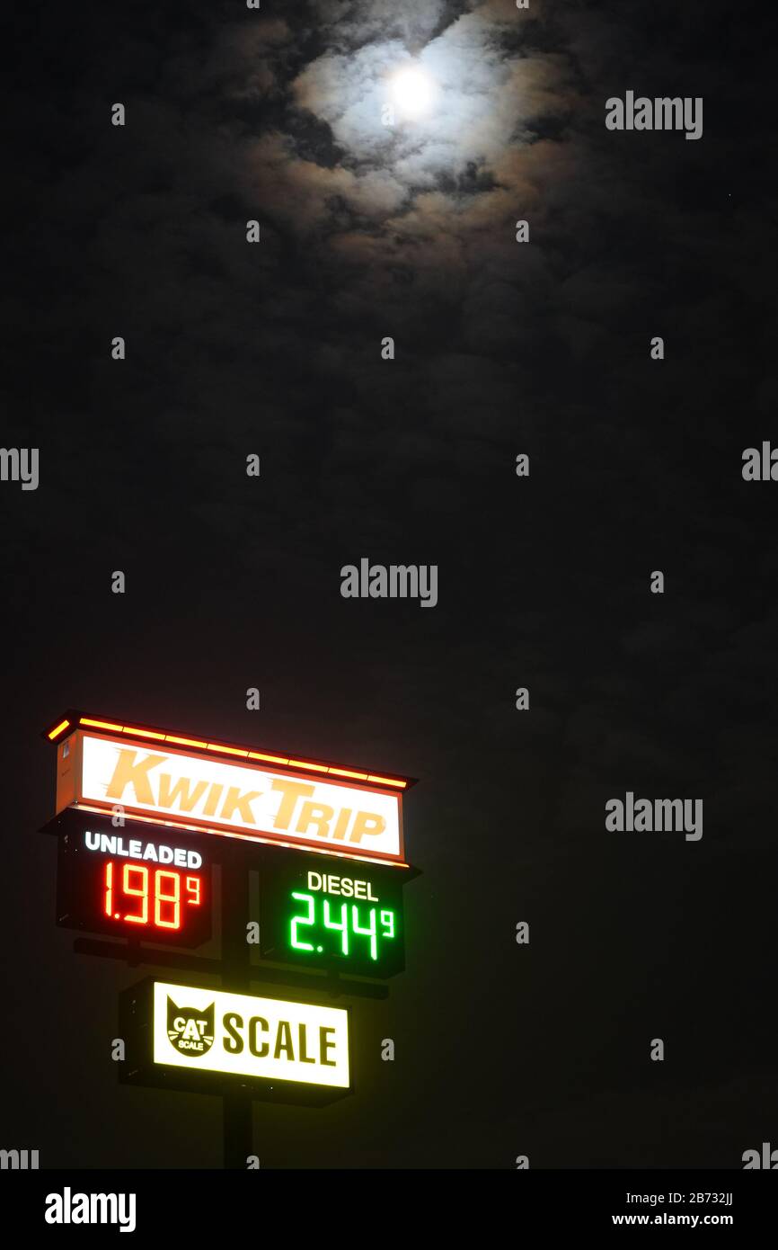 Kwik trip sign hi-res stock photography and images - Alamy