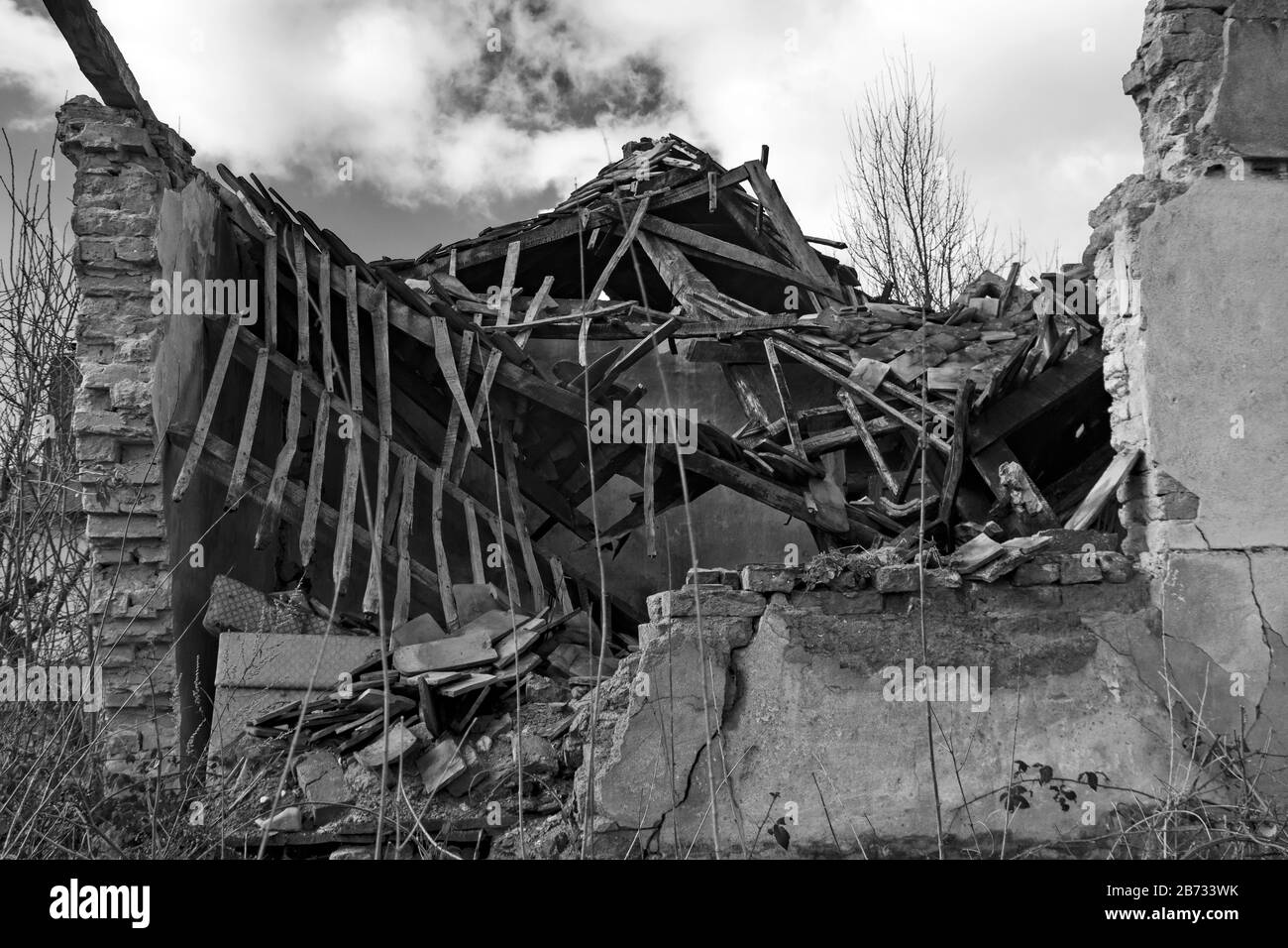 A ruined old ruined house that collapsed Stock Photo - Alamy