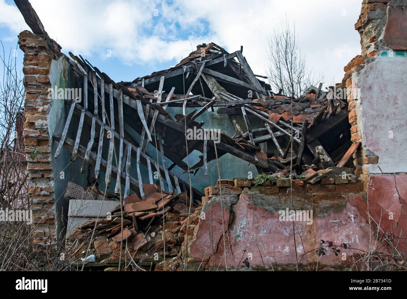 A ruined old ruined house that collapsed Stock Photo - Alamy