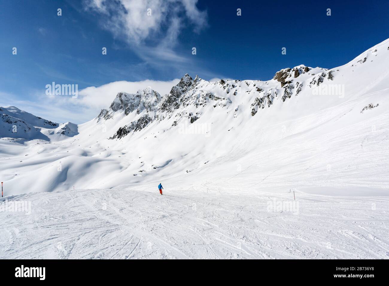 Snowy routes hi-res stock photography and images - Alamy