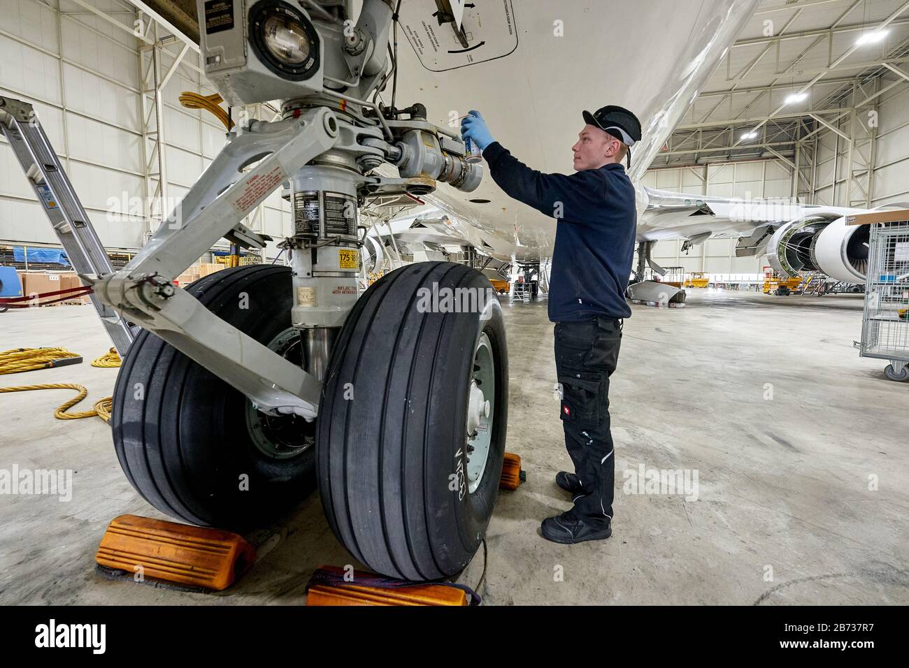Aircraft construction boeing 747 hi-res stock photography and images ...